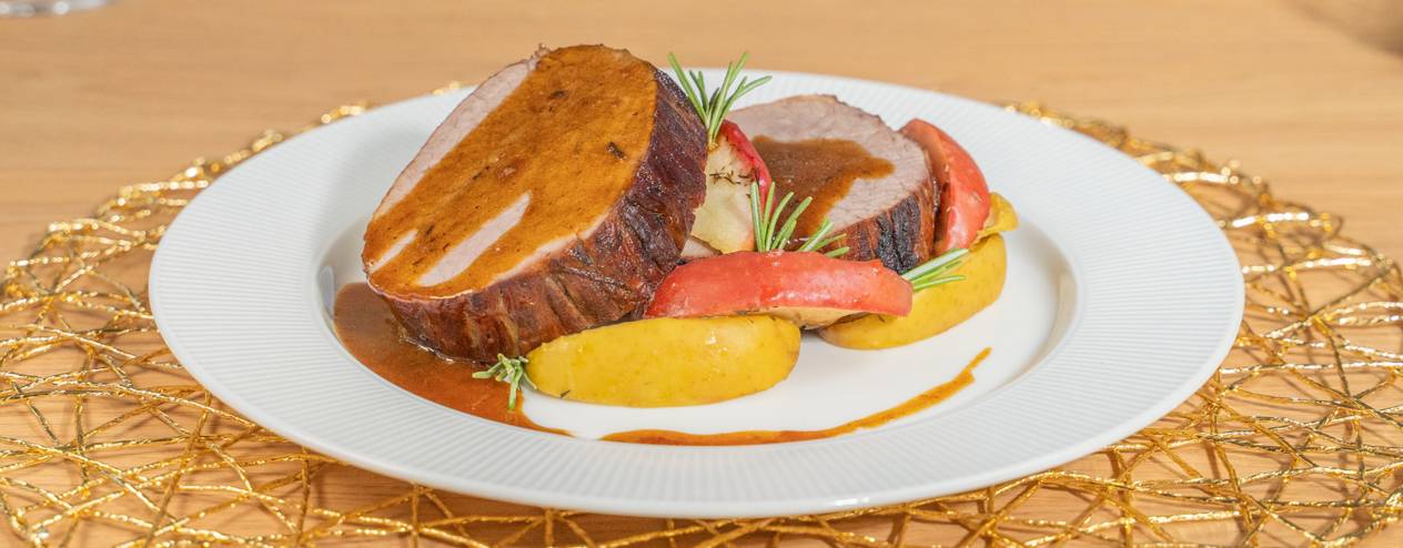 Peceto de novillo con salsa al whisky y manzana asada